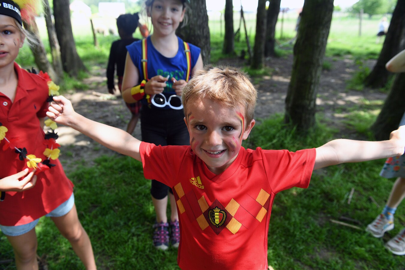 FOTOREPORTAGE. Gemeenteschool De Boemerang kleurt zwart-geel-rood ...