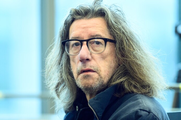 Herman Brusselmans leest voor uit eerste verhalenbundel van Hervé Suys ...