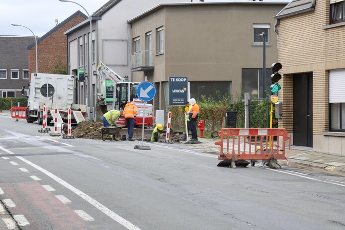 Waterlek zet grote delen van Denderhoutem tijdlang zonder water ...