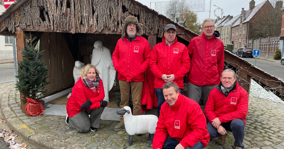 Inwoners Velzeke toosten op nieuwe jaar | Zottegem | HLN.be