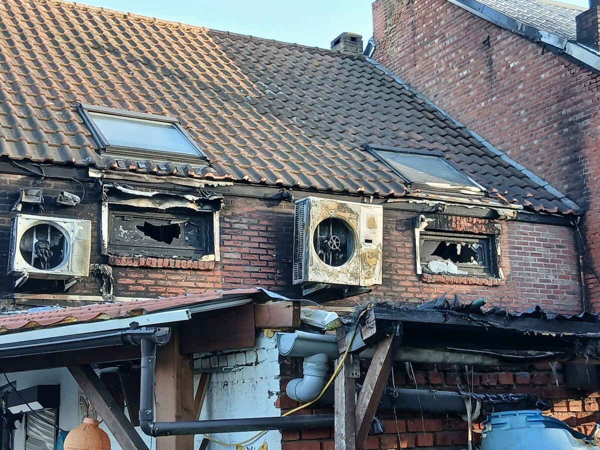 Debbie getuigt over verwoestende brand bij haar ouders in Hasselt: “Een ...