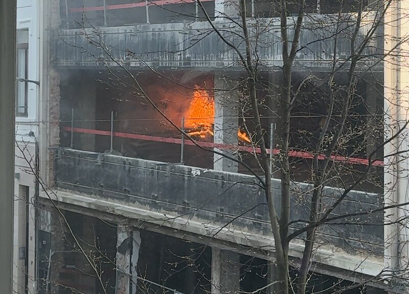 Brand in gebouw aan Steenhouwersvest: mogelijk kwaad opzet | Regio | HLN.be