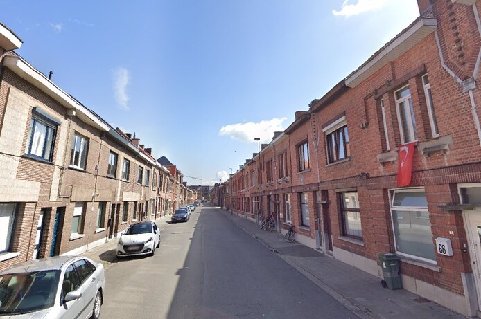 Burenruzie loopt uit de hand: man krijgt klappen en moet gewond naar ...