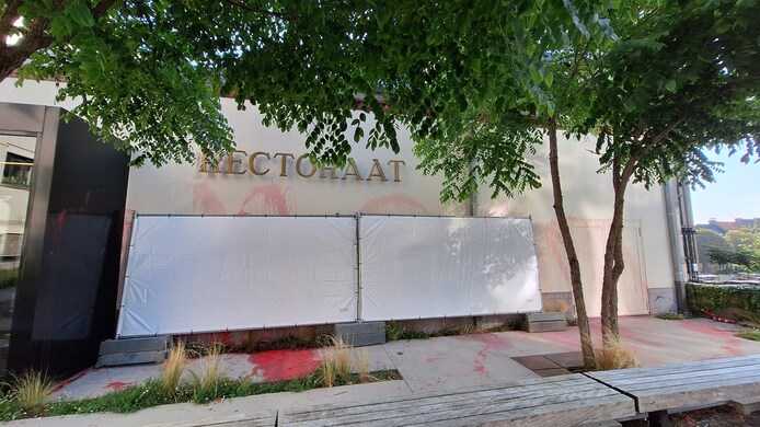 Academiejaar nog niet begonnen en rectoraat nu al ontsierd: “Leugenaars ...