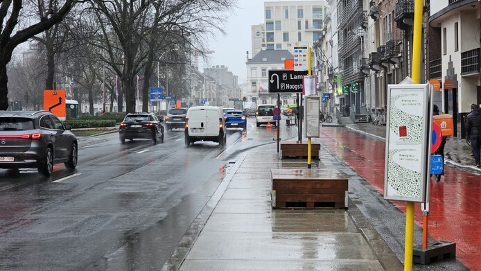 Bushalte Brusselpoort opgeschoven voor betere doorstroming: verkeer ...