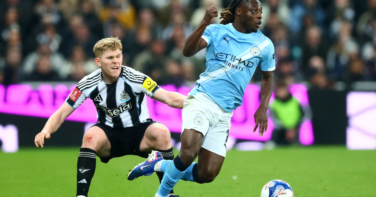 Een assist bij z’n terugkeer in de basis: Jeremy Doku loodst Manchester ...