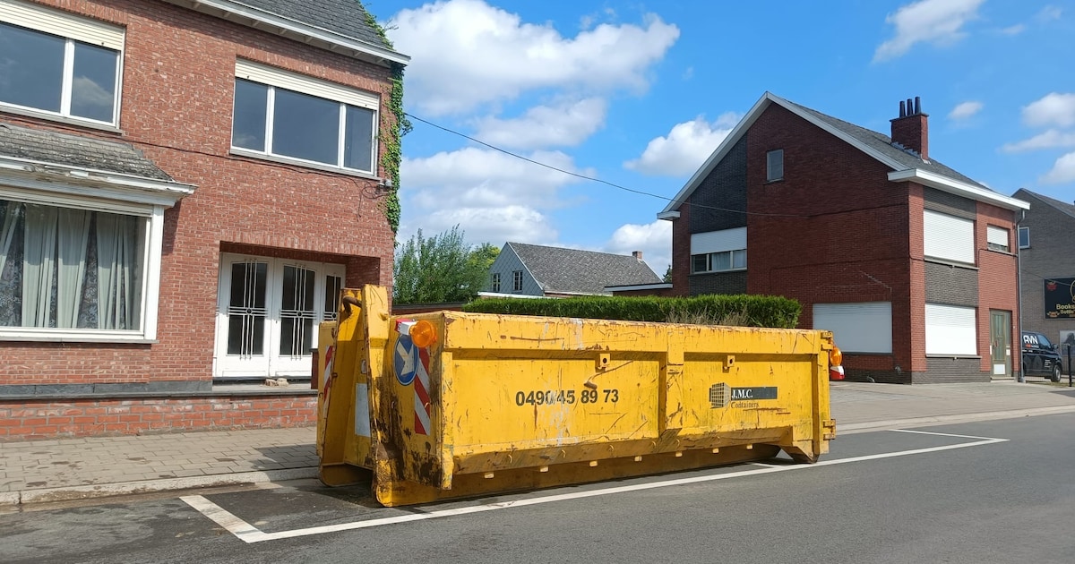Autobestuurder (33) komt om het leven na botsing met container in Heist ...