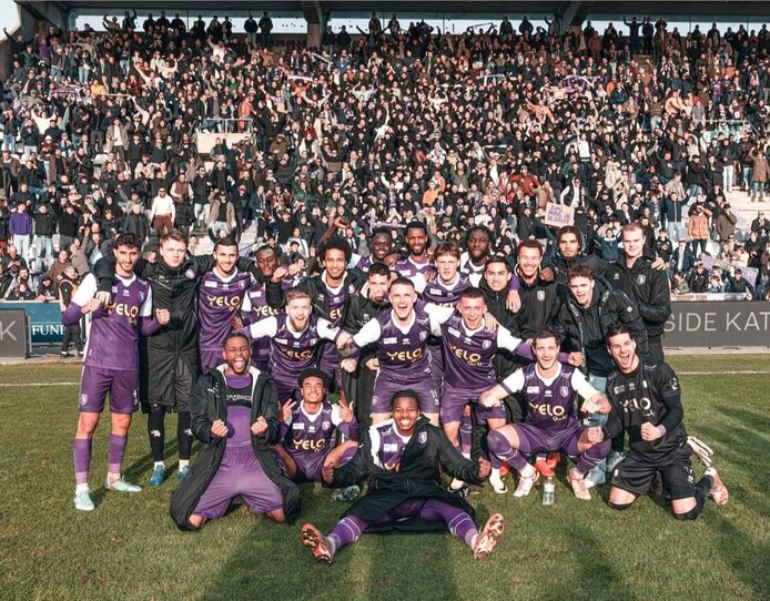 Het is gebeurd: Beerschot boekt eerste overwinning onder Dirk Kuyt. “Nu ...