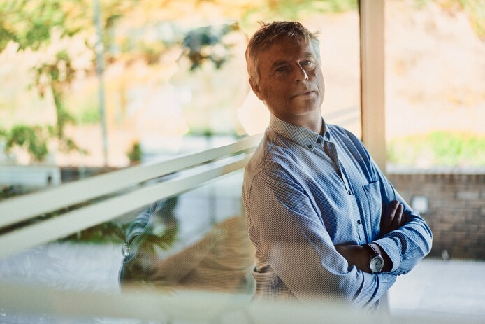 Viroloog Johan Neyts: “Dankzij winnaars van Nobelprijs voor Geneeskunde is bloed doneren geen ...