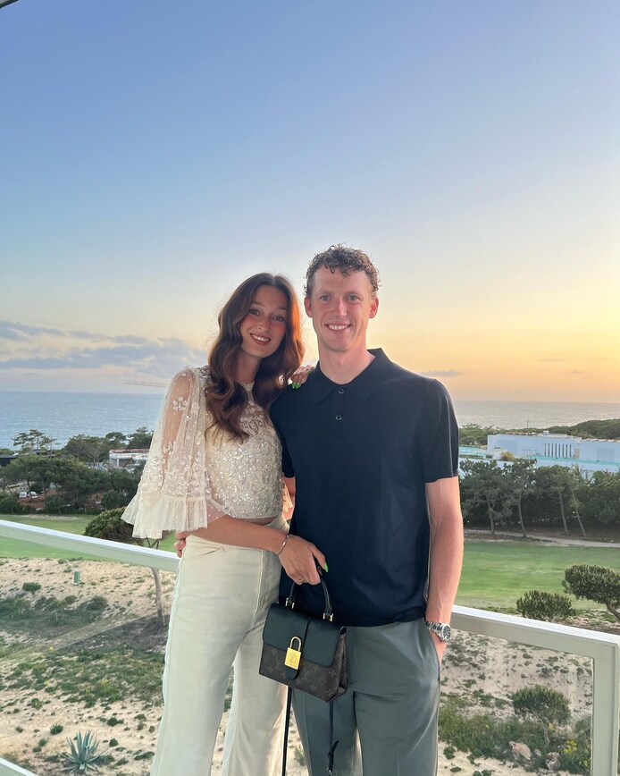 KIJK. Kroon op “te korte carrière”: Van Hooydonck wint Kristallen ...