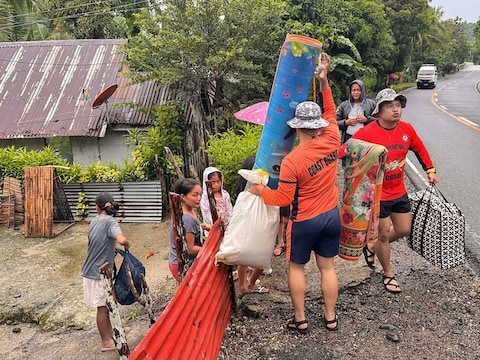 Tyfoon ‘Kalmaegi’ nadert Filipijnen: al meer dan 150.000 mensen ...