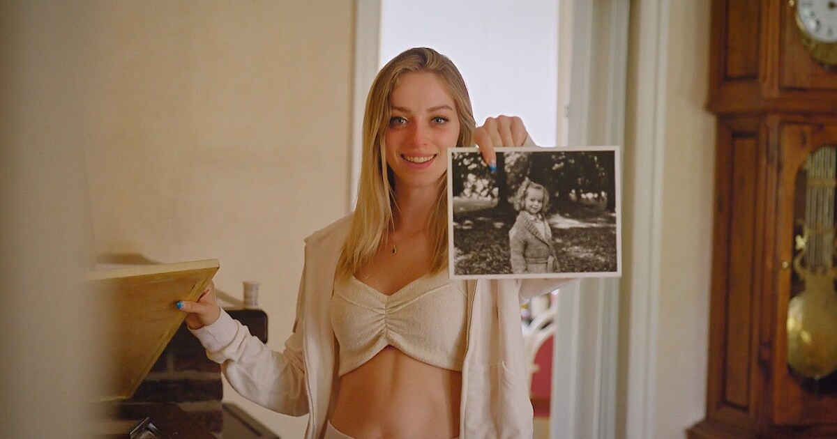 “Zo jammer om te zien dat hier niet meer geleefd wordt": Camille in tranen bij bezoek aan huis ...