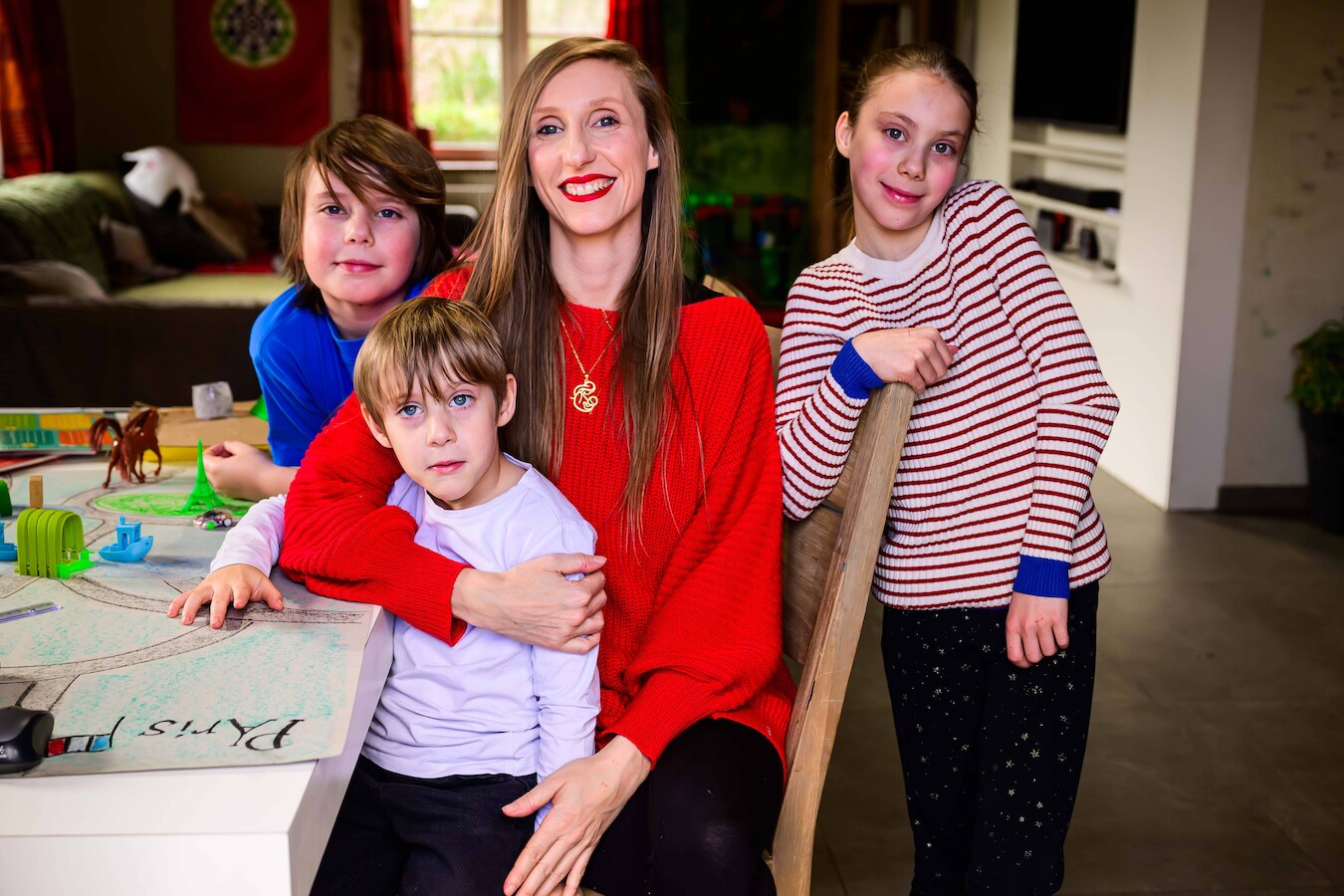 Haar drie kinderen kunnen niet naar school, dus stopte mama Jolien (34 ...