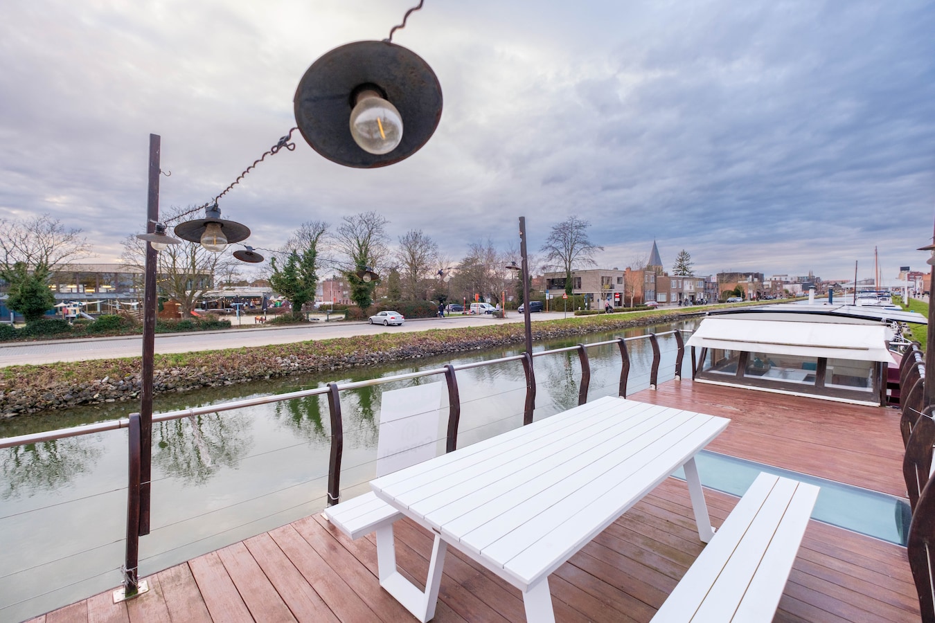 Wonen op het water in Mechelen? Dat kan op deze boot al voor 159.000 ...