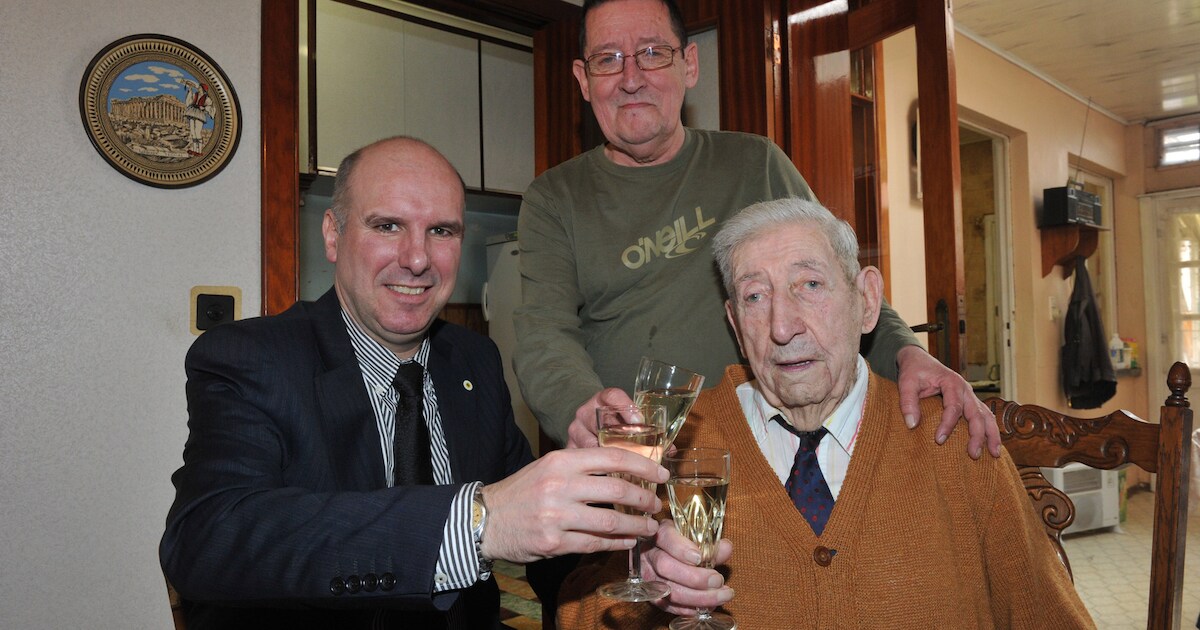 Den Abeel viert 100-jarige Marcel De Croes | Regio | HLN.be