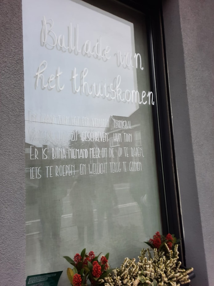 Raamgedichten brengen poëzie tot in de stad tijdens Poëzieweek ...