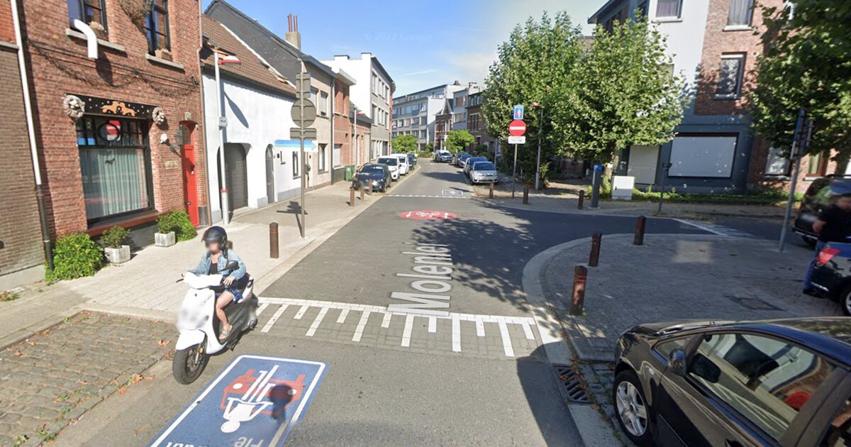 Fietsstraat Molenlei in Merksem krijgt rode asfaltlaag | Merksem | HLN.be