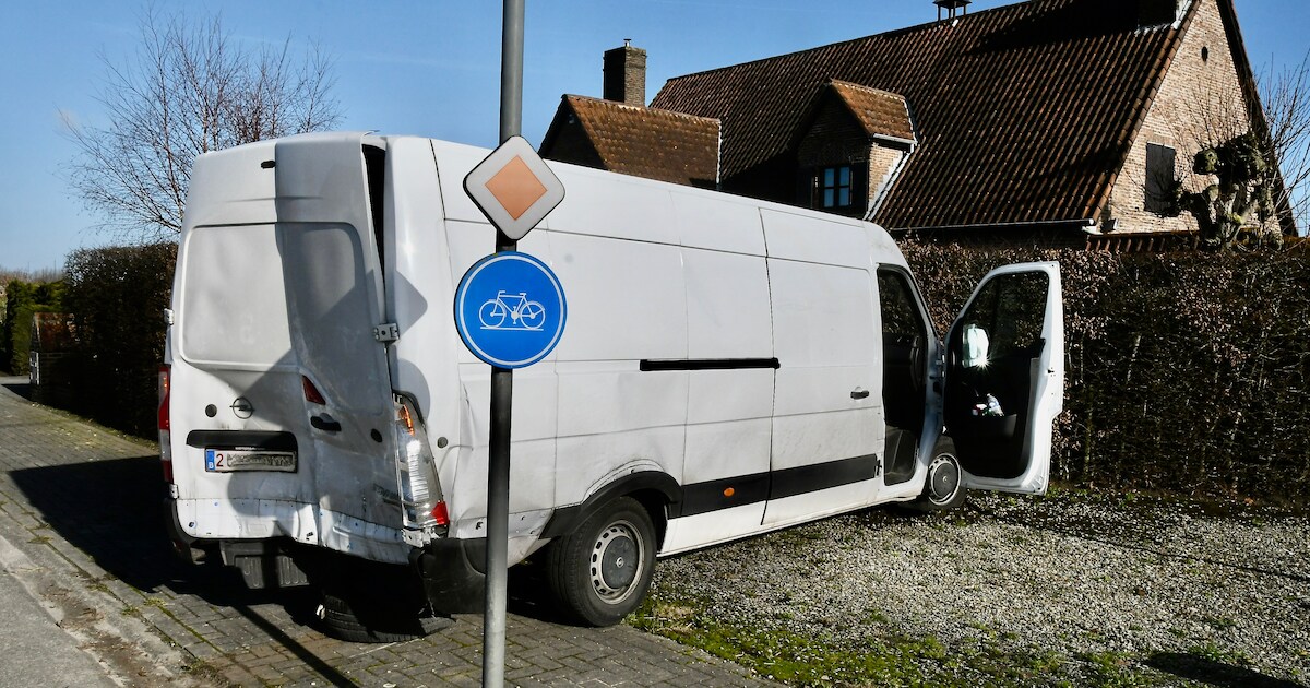 Drie bestelwagens, waarvan twee van hetzelfde bedrijf, betrokken bij ...