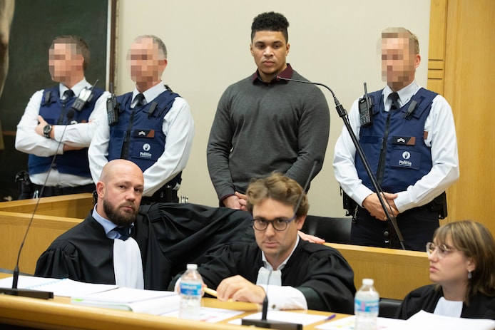 STRAFPLEITERS. Bert Vanmechelen (44), die het keer op keer opneemt voor ...