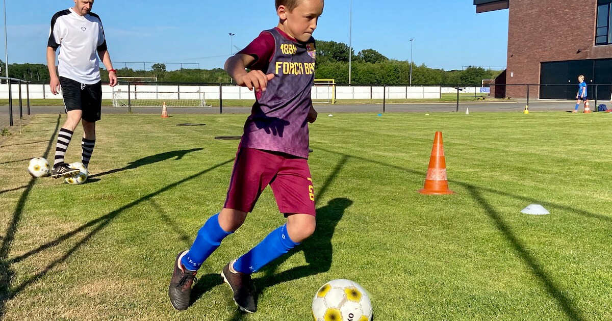 Voetballertjes van KFCE Zoersel hervatten training: “Mét de nodige ...