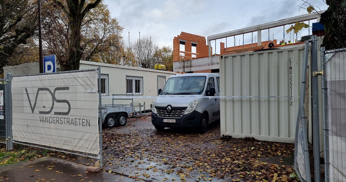 Rukwind blaast muur van school in aanbouw omver: arbeider raakt als bij ...