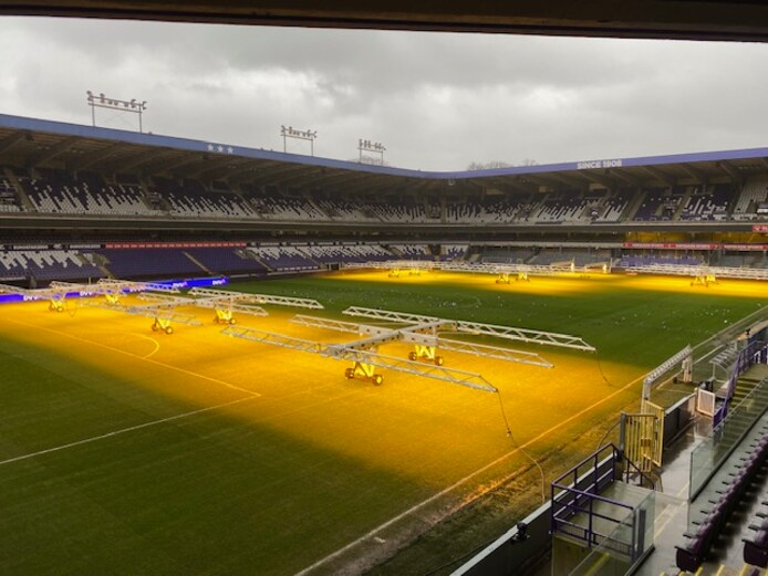 Anderlecht doet nieuwe poging om slecht veld in Lotto Park aan te ...