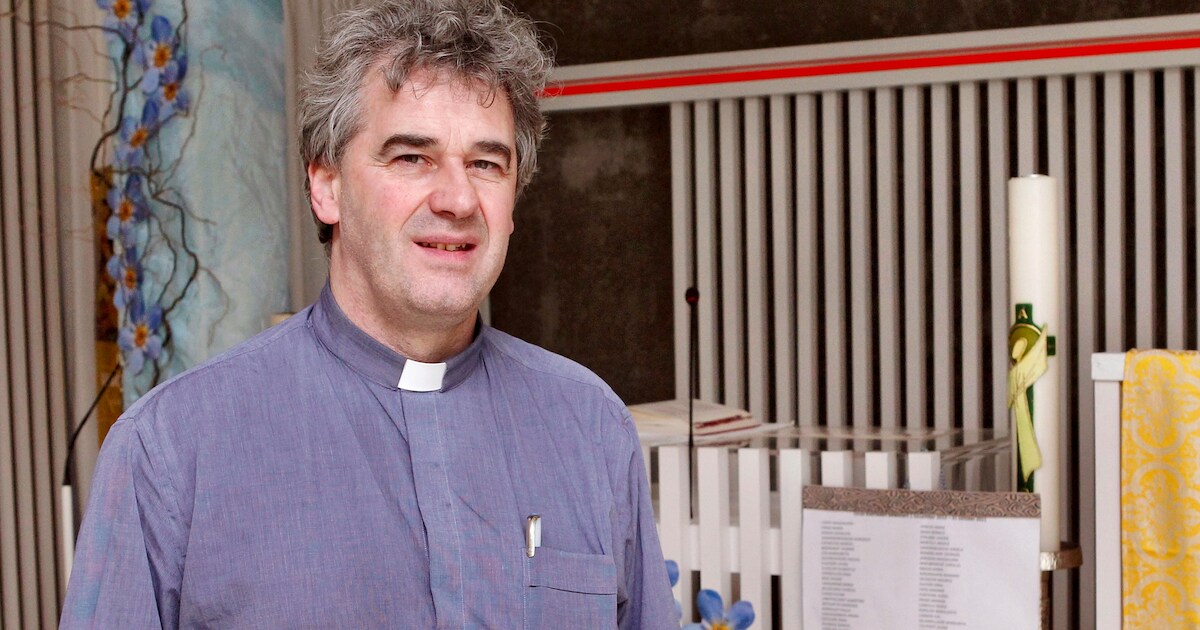 Weduwe daagt priester voor de rechter nadat hij zelfmoordplannen van ...