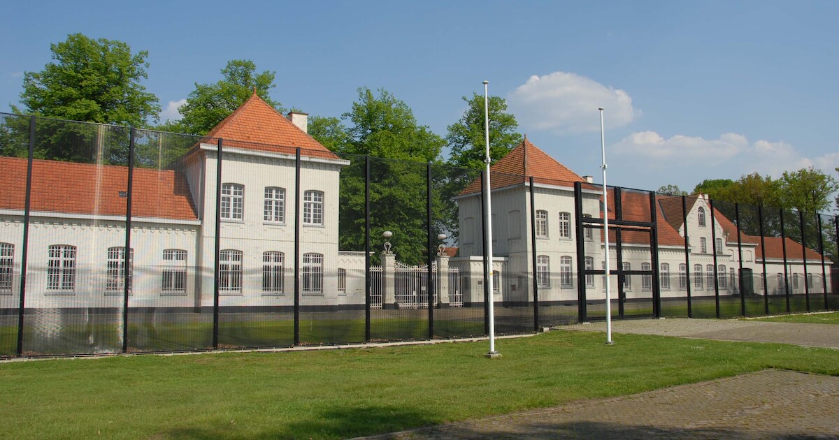 Gedetineerde (45) in levensgevaar nadat hij wordt neergestoken door ...