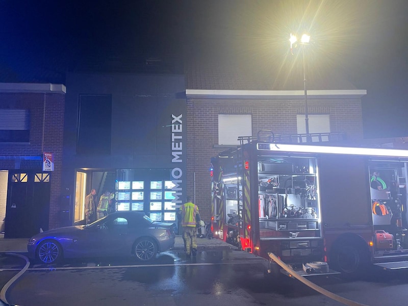 Justain raakt katje kwijt bij brand op terras in Sint-Eloois-Winkel ...