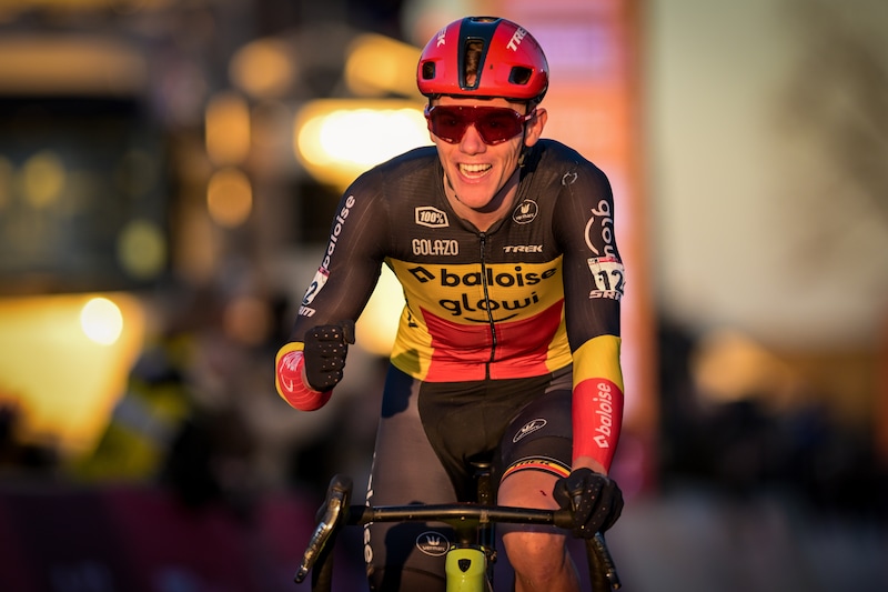 Nu ook officieel: Derek Gee versterkt de klimmersploeg van Lidl-Trek ...