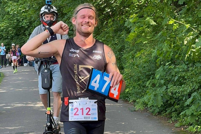 Het is gebeurd! Ultra-atleet Matthieu Bonne breekt wereldrecord met ...