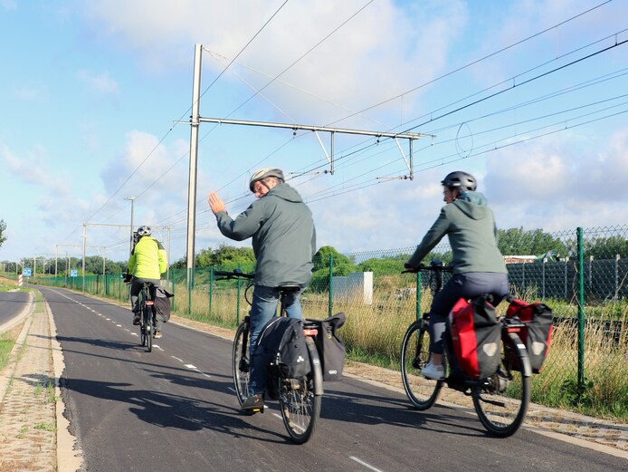 Provincie onderzoekt aanleg fietssnelweg F415 tussen Burst en Denderleeuw | Denderleeuw | hln.be