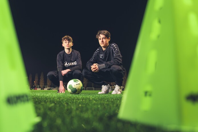 Twee zussen, twee vrienden van vijftien en een fan van Club Brugge ...