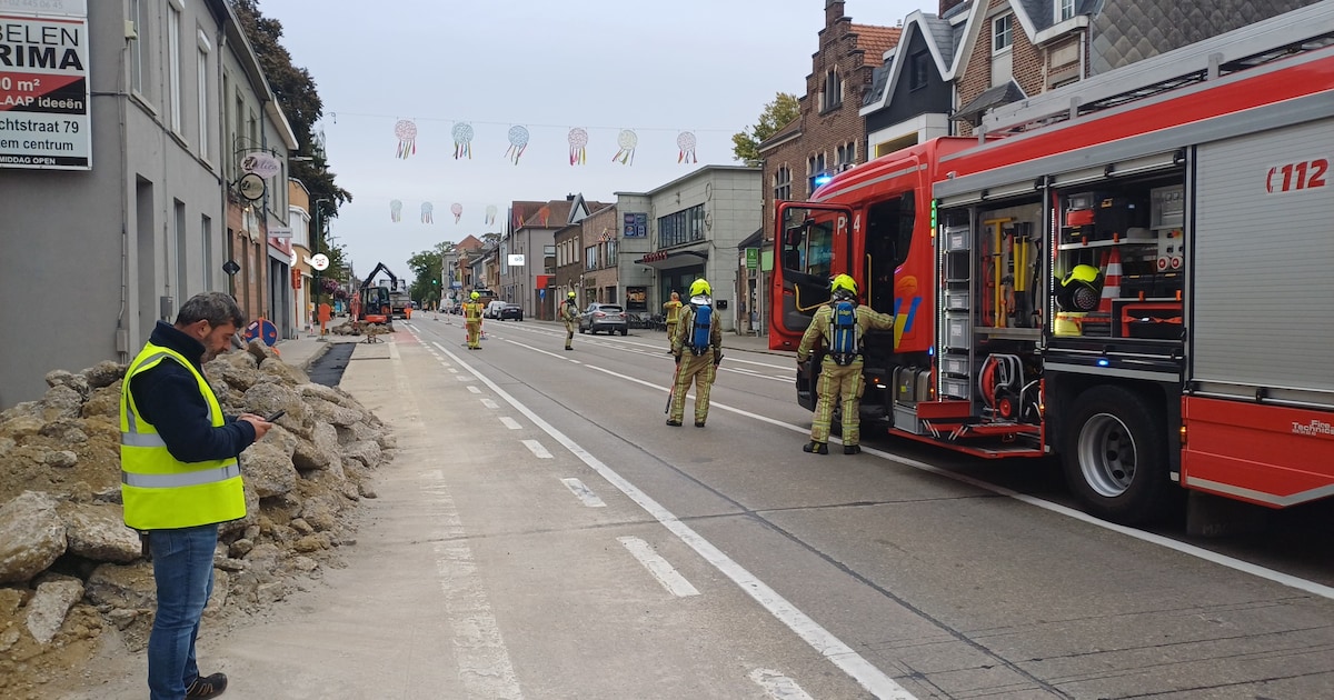 Gaslek Leuvensesteenweg in centrum Kortenberg na 3 uur gedicht: baan ...