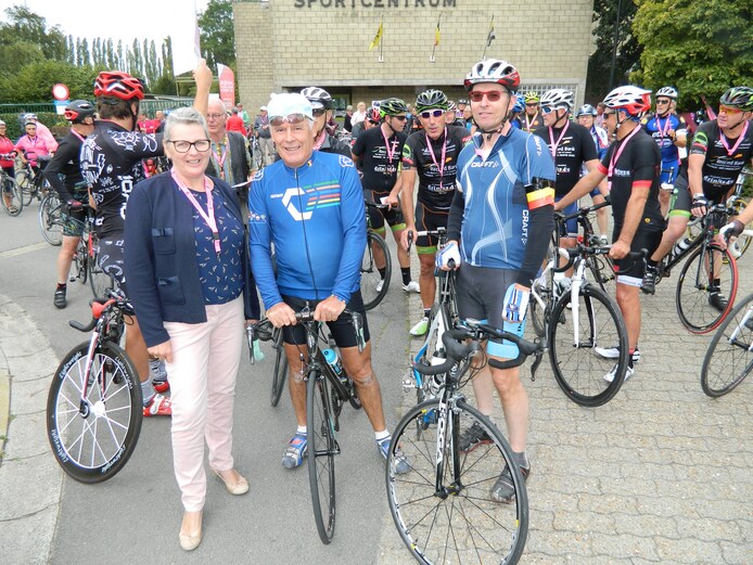 Fietsen met ereburger Johan De Muynck | Nieuws | hln.be