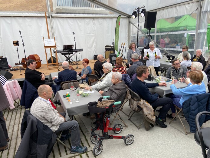 Nieuw dienstencentrum en 66 serviceflats in Hoboken feestelijk ...