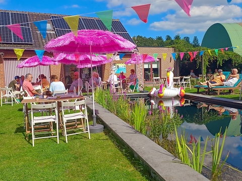 Bake Off-finaliste Sylvia opent vierde pop-up tearoom aan het water in ...