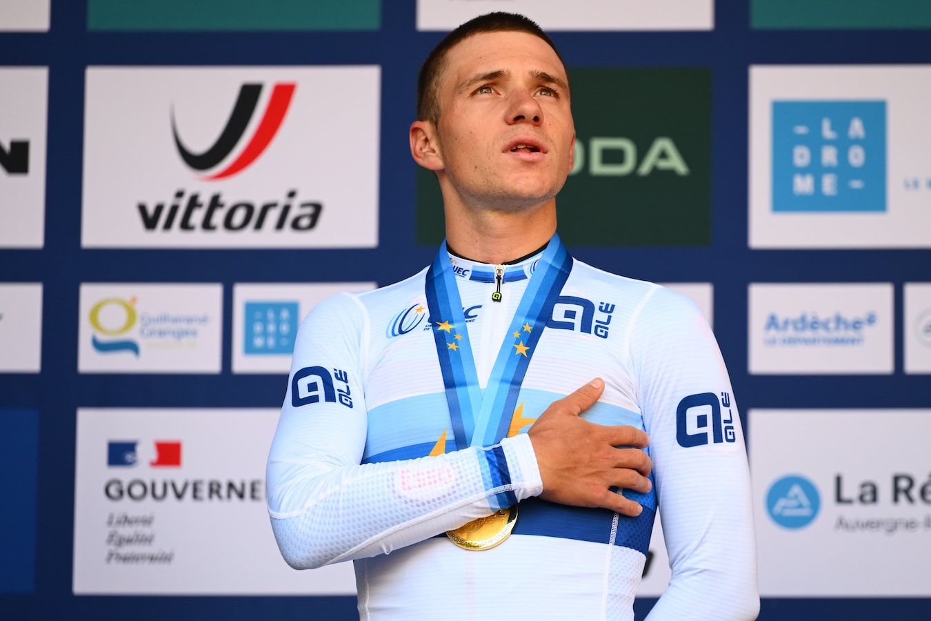 Remco Evenepoel klimt op recordhoogte van Johan Museeuw: “Heel speciaal ...