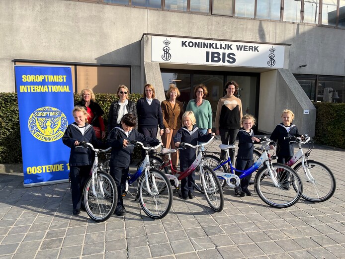 Soroptimisten schenken fietsen aan Koninklijk Werk Ibis | Bredene | hln.be