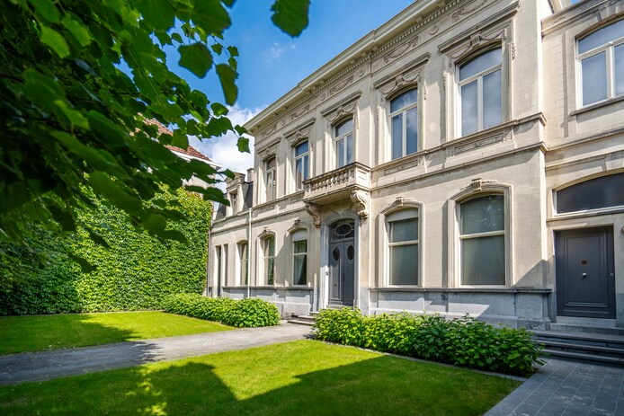 Kijk binnen in het duurste huis in de goedkoopste gemeente van ...