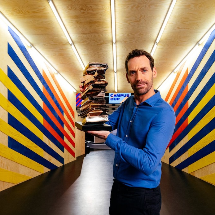 DOOR DE JAREN HEEN. Van warme radiostem tot cool tv-gezicht: de ...