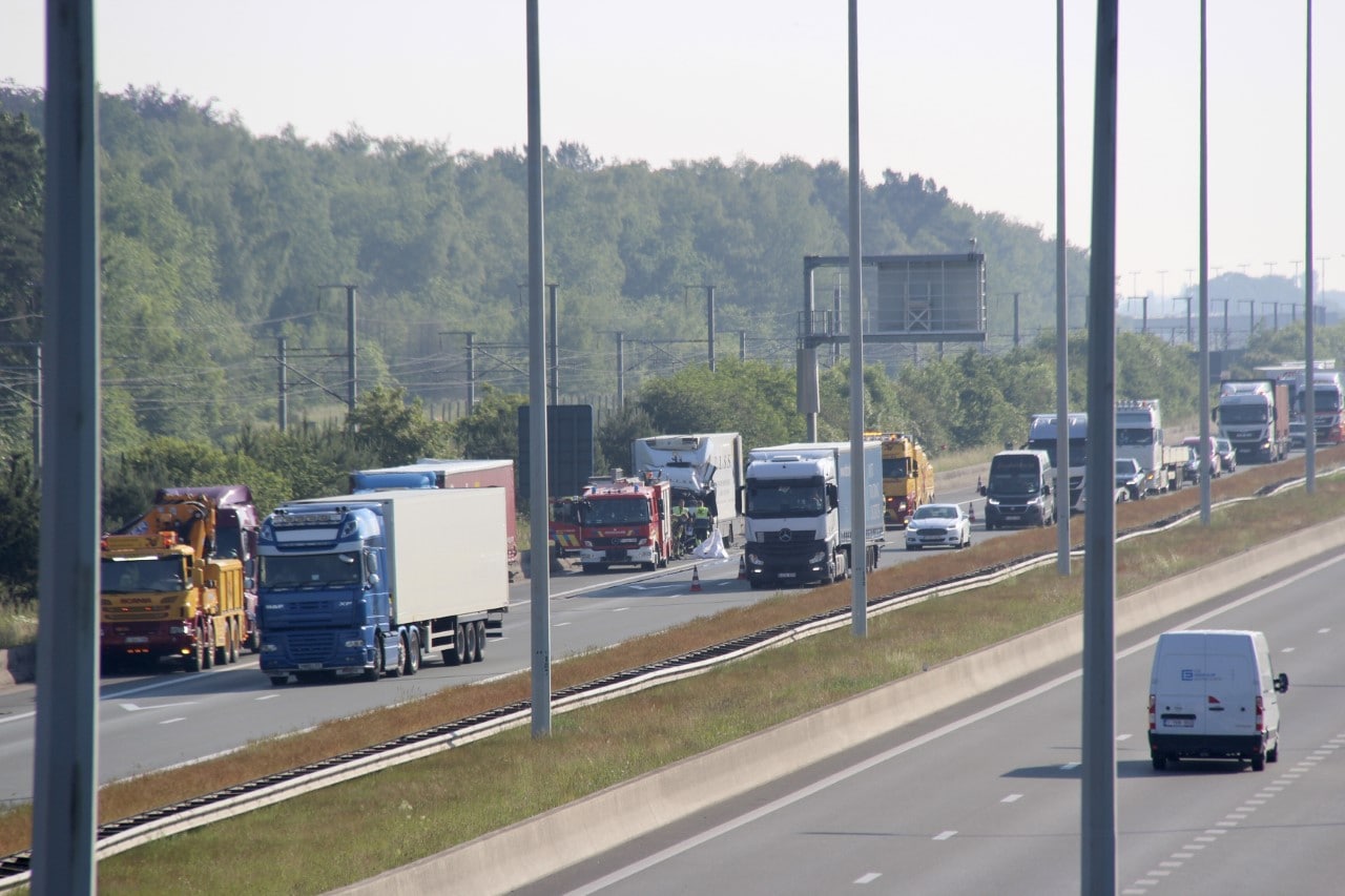 Verkeershinder op E19 in Sint-Job na ongeval | Foto | hln.be