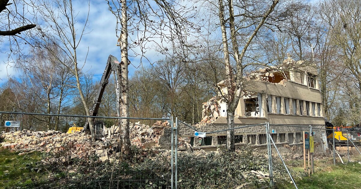 Afvoer puin Villa Letha door centrumstraten en schoolbuurt | Lede | HLN.be