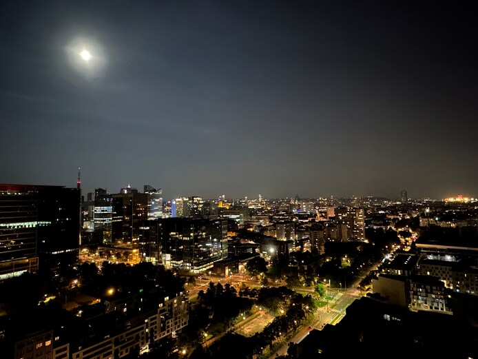 Zo mooi is de “Harvest moon” in Brussel | Brussel | hln.be