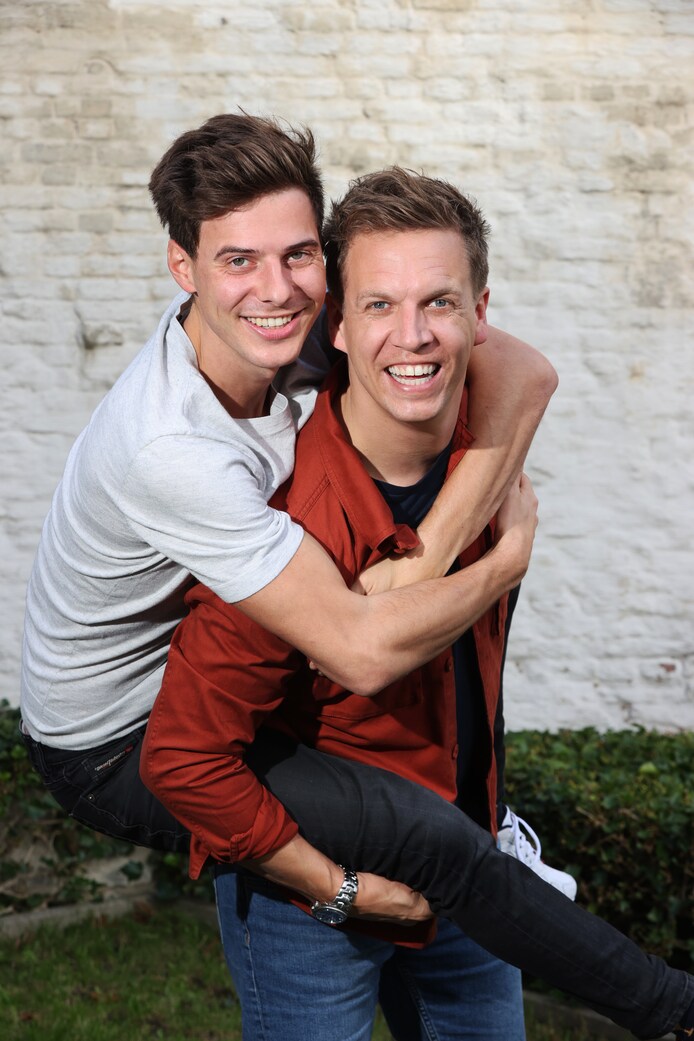 Drie maanden na hun huwelijk laat James Cooke zijn Dorian achter voor ‘Over de oceaan’: “Ik laat ...