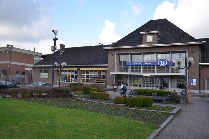 Stad stelt facelift voor stationsomgeving uit: NMBS en Infrabel hebben ...