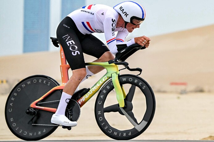 Joshua Tarling vliegt met bijna 57km/u naar dubbelslag, Pogacar beste ...