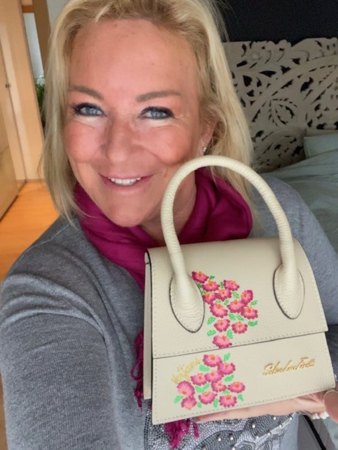 Loredana is alvast fan... Limburgse kunstenares maakt van handtassen ...