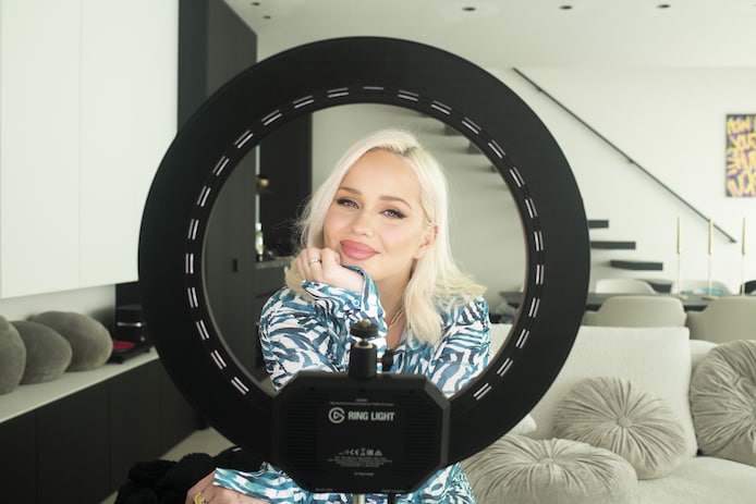 INTERVIEW. Anastasya Chernook (29) valt op in ‘De tafel van vier’: “Ik ...