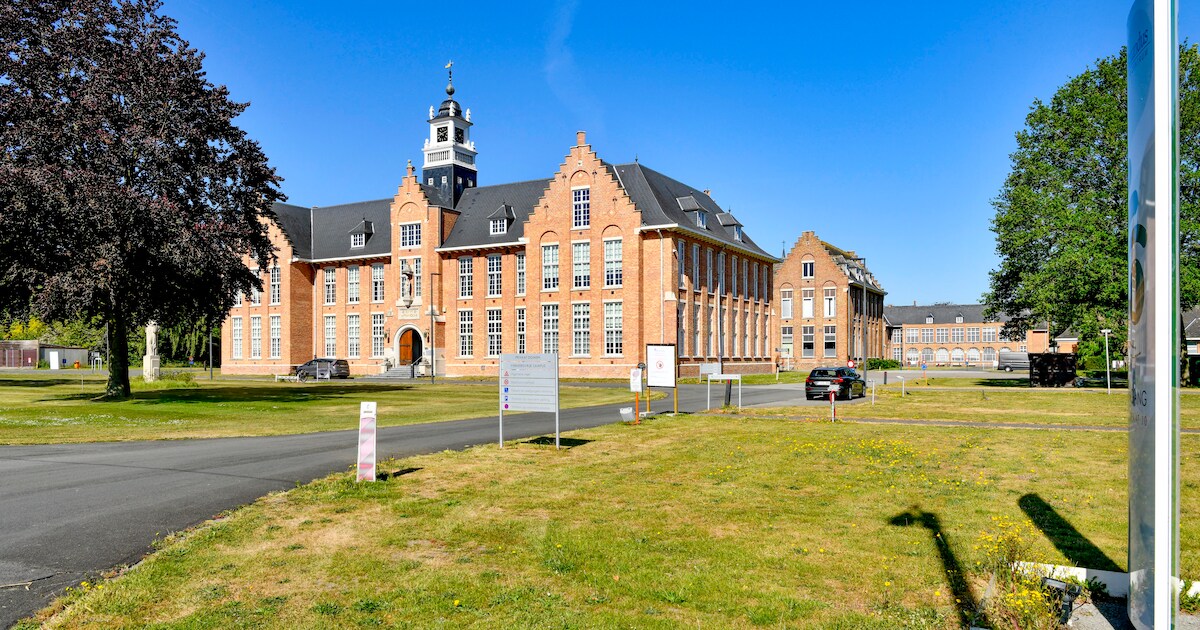 Psychiatrisch patiënt toont geslachtsdeel en valt verpleegsters aan in ...